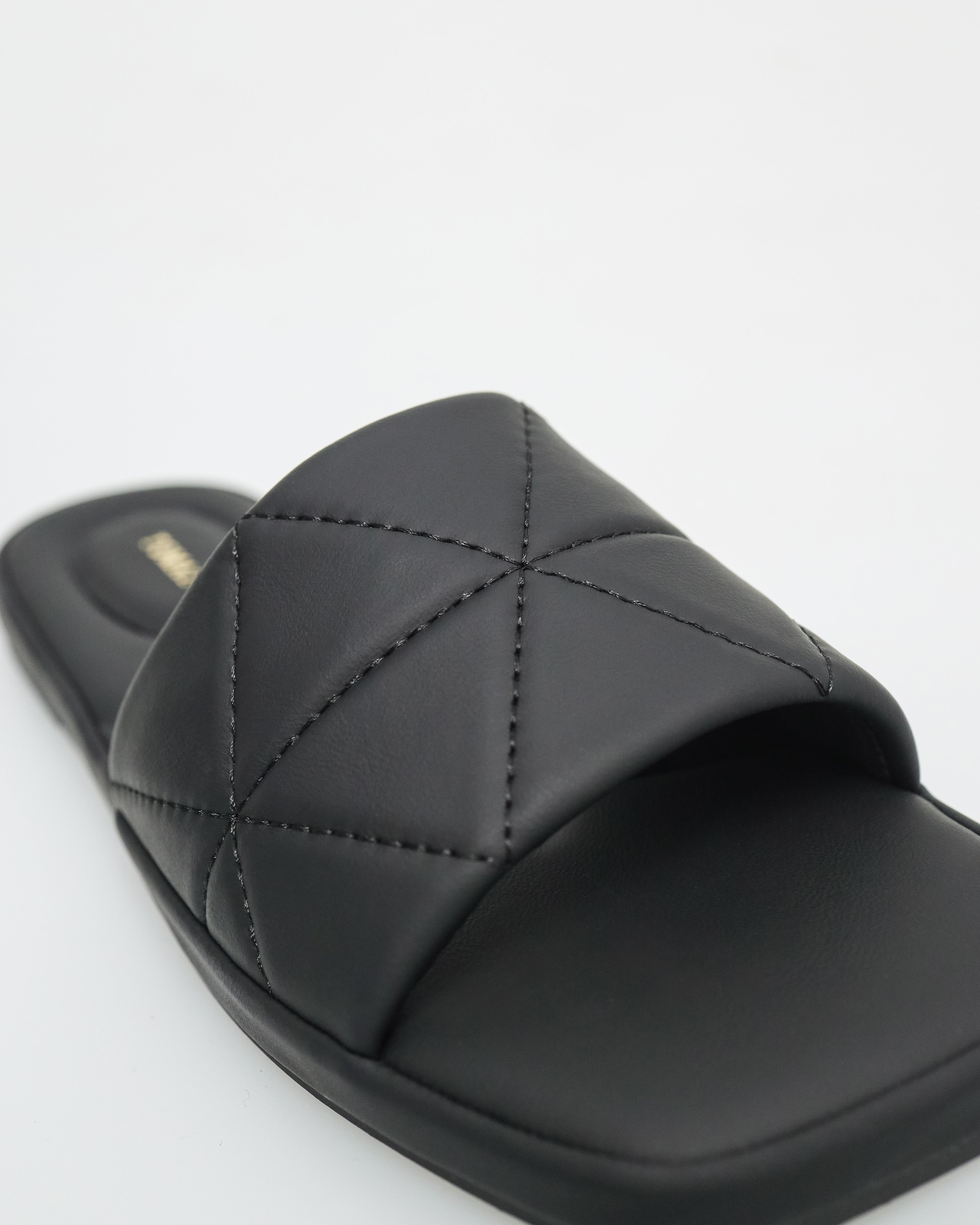Sandals & Flats – Page 3 – TOMAZ